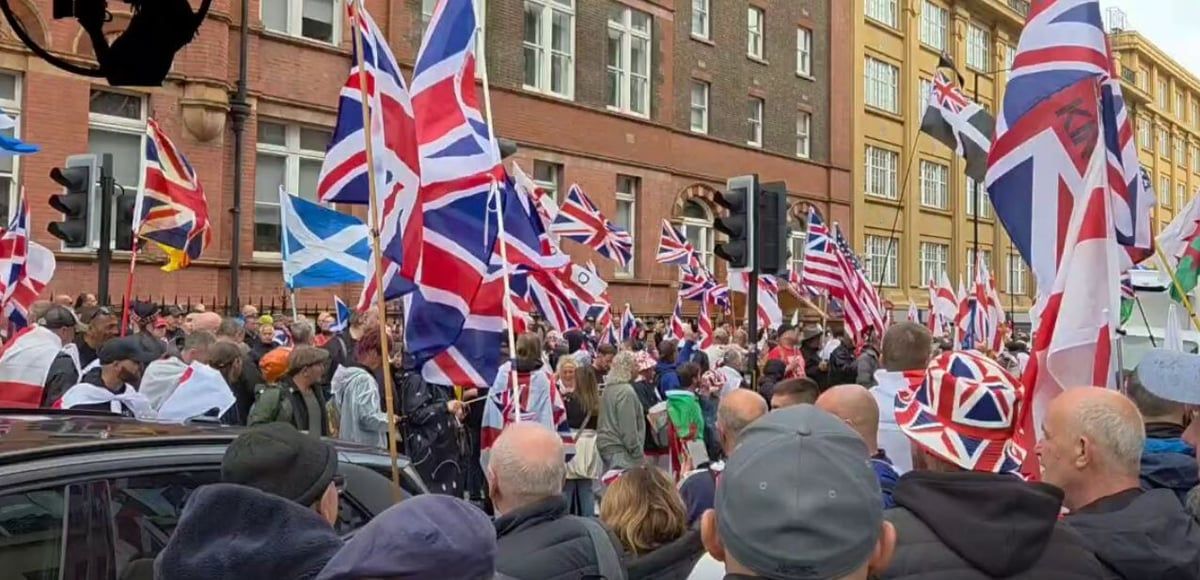 London protests LIVE: Tommy Robinson supporters gather…