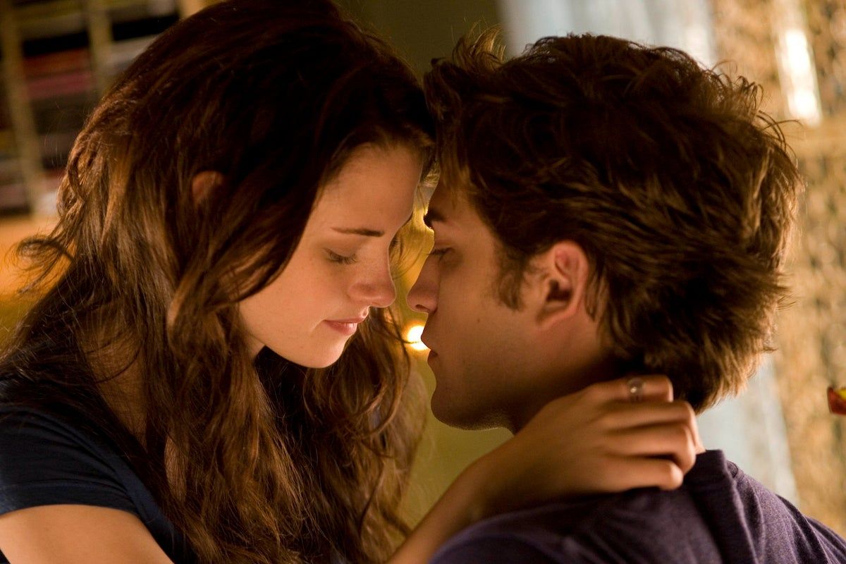 Twilight creator hints at vampire series’ future 20…