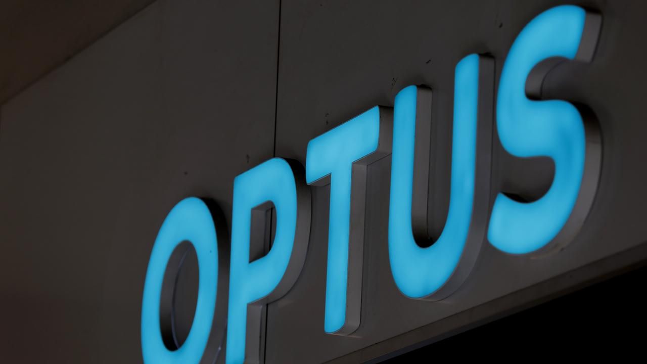 Three die in Optus triple zero glitch that hit hundreds
