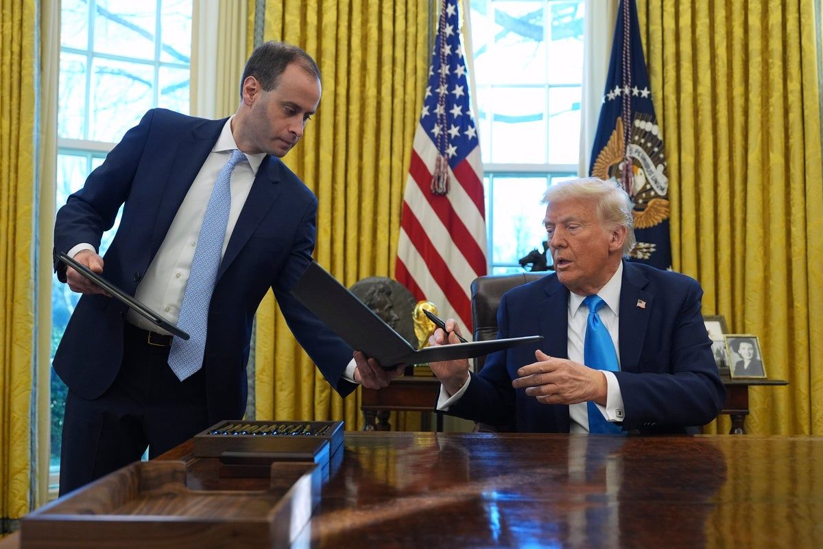 ‘Our brand is crisis:’ Trump staffer caught on hot mic…