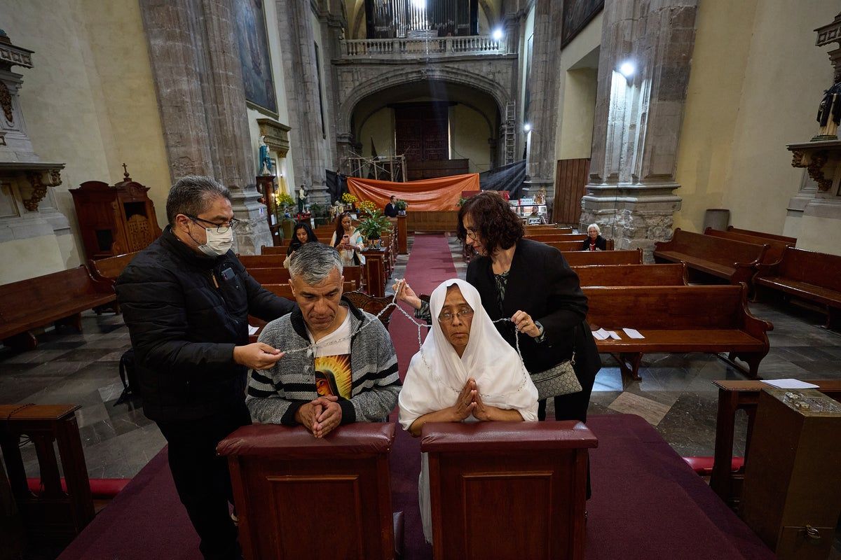 Mexican churches mark the anniversary of deadly quakes…
