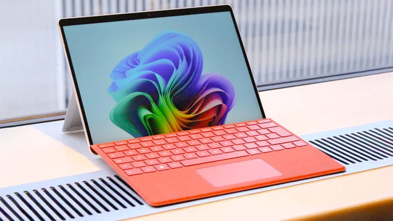 Microsoft is finally bringing native video wallpapers…
