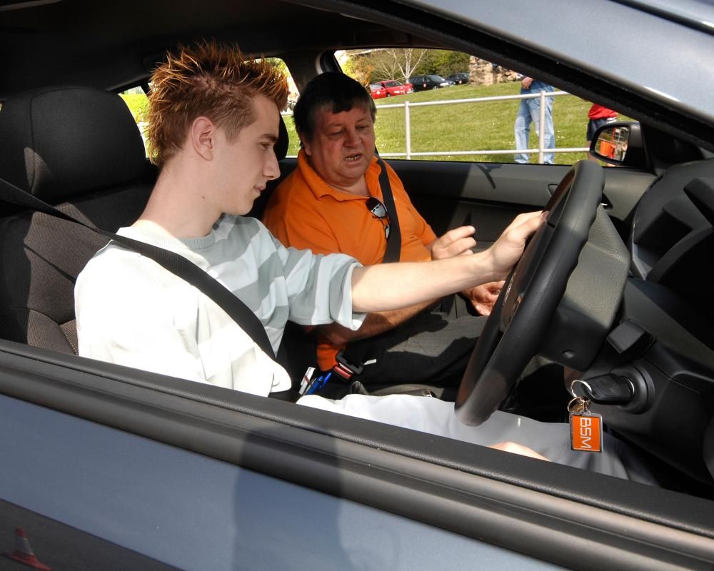 UK driving instructors shift to automatic cars in…