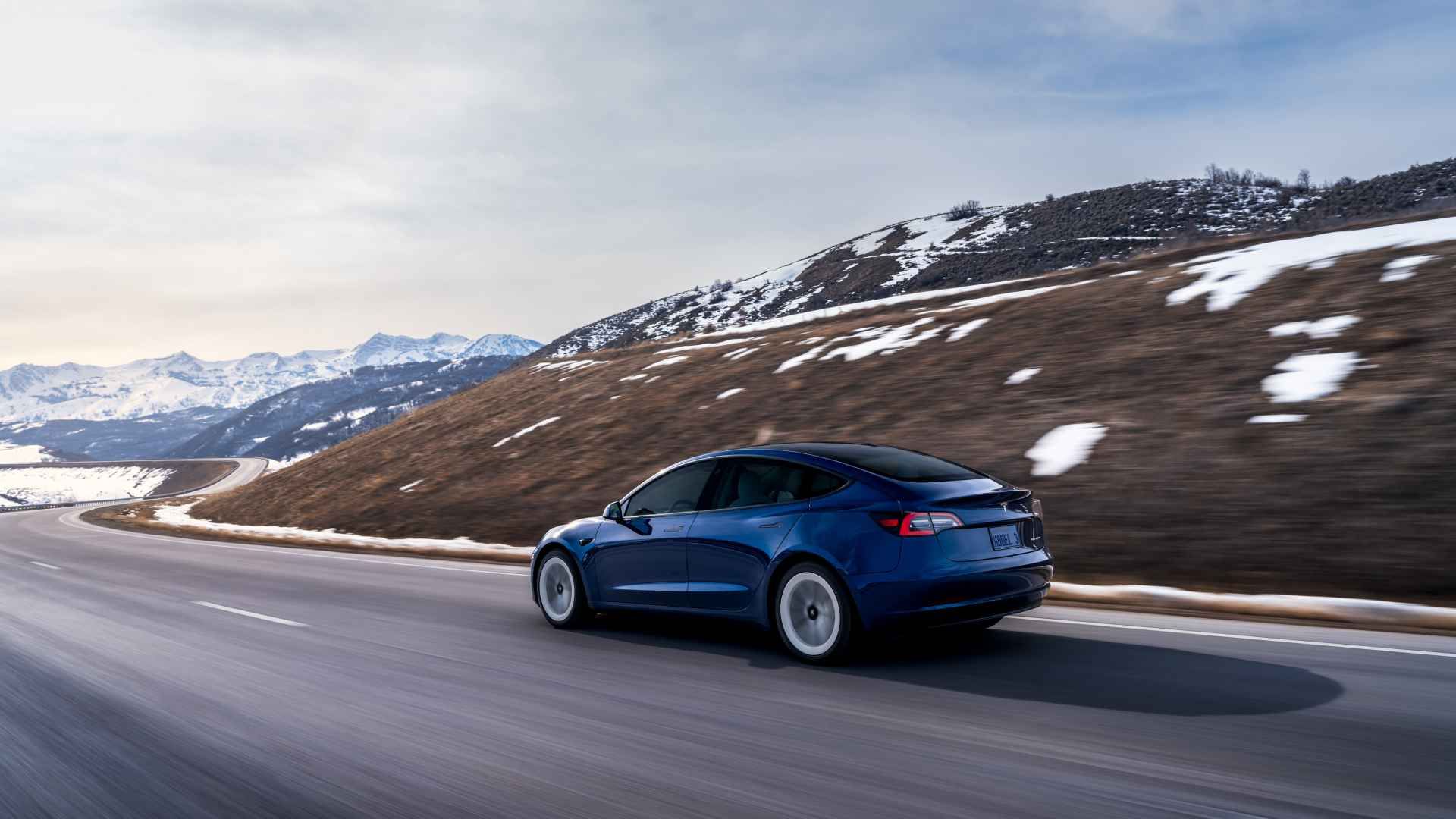 Tesla Owners: These Car Colors Lost Over 50% Value in…