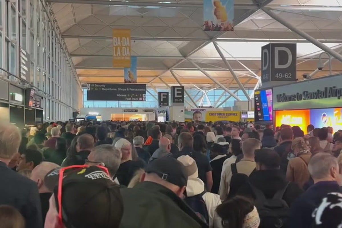 Chaos at Stansted Airport as passengers swarm security…