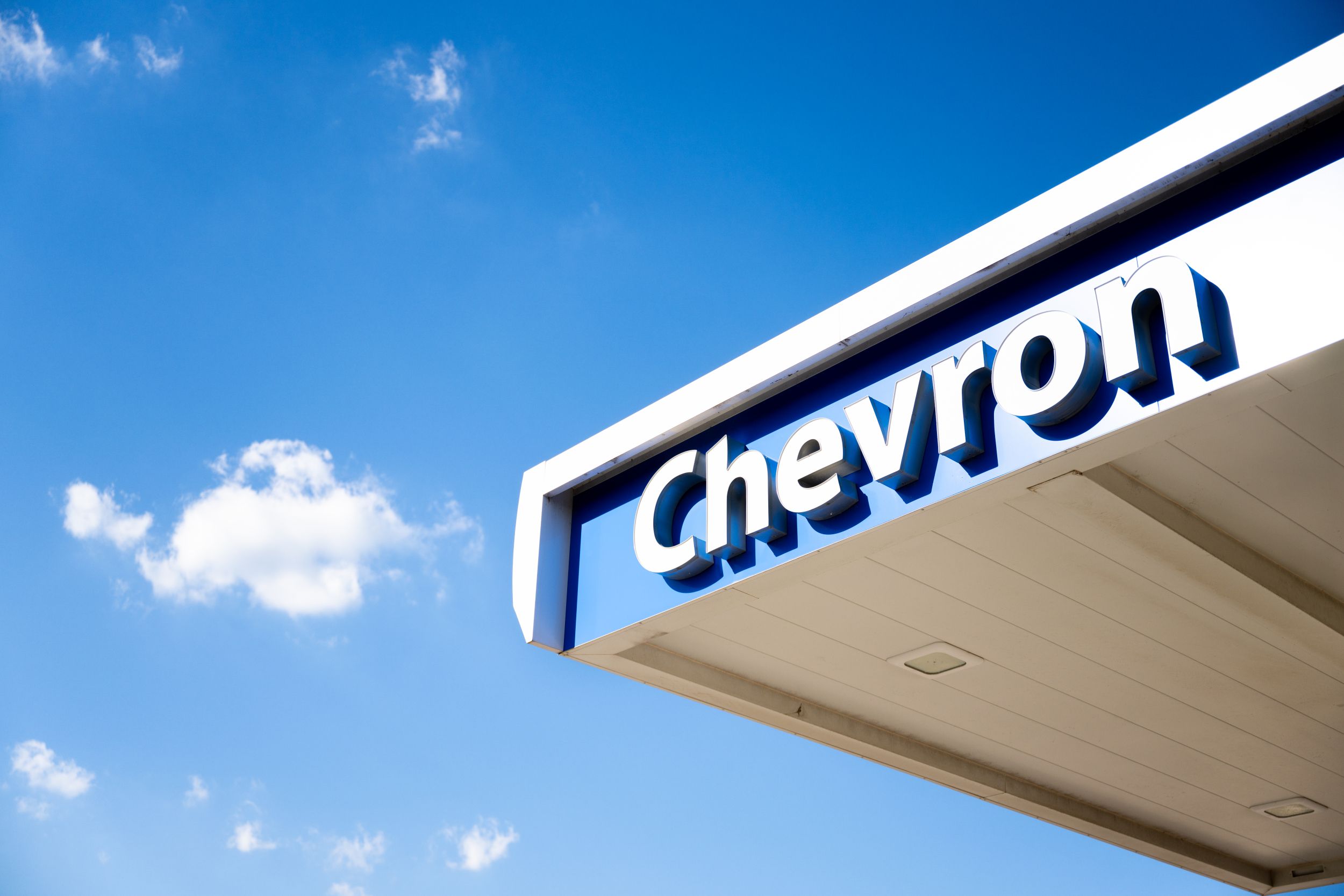 Trump Admin Restricts Chevron to 50% of Venezuelan Oil…