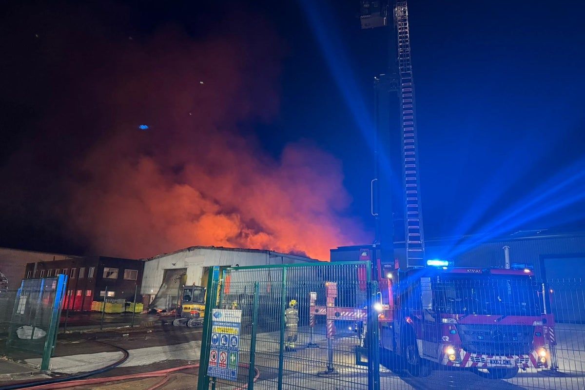 Massive explosion at warehouse on Swindon industrial…