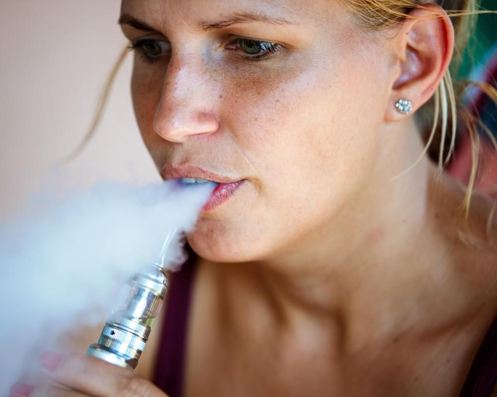 What is the impact of vaping on teeth and oral health?