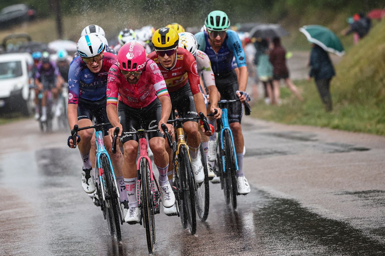 The UCI has just announced rule updates from helmets…