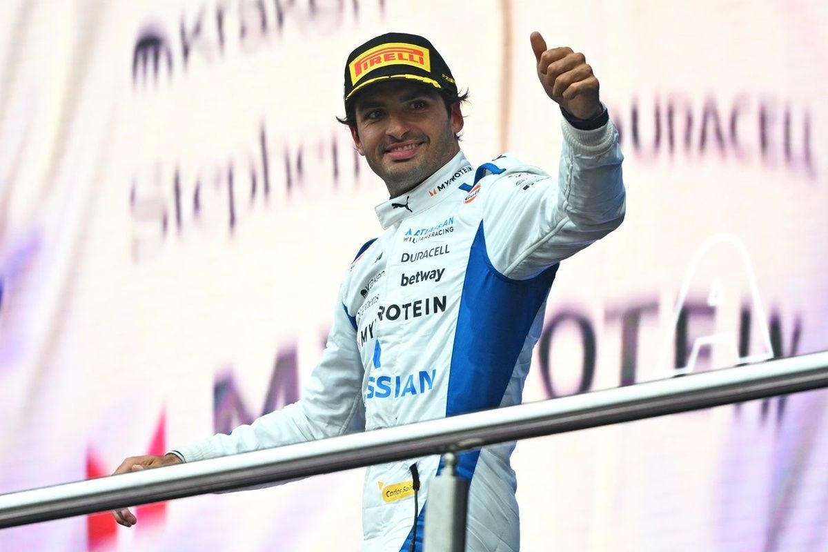 James Vowles cools hype after landmark Carlos Sainz…