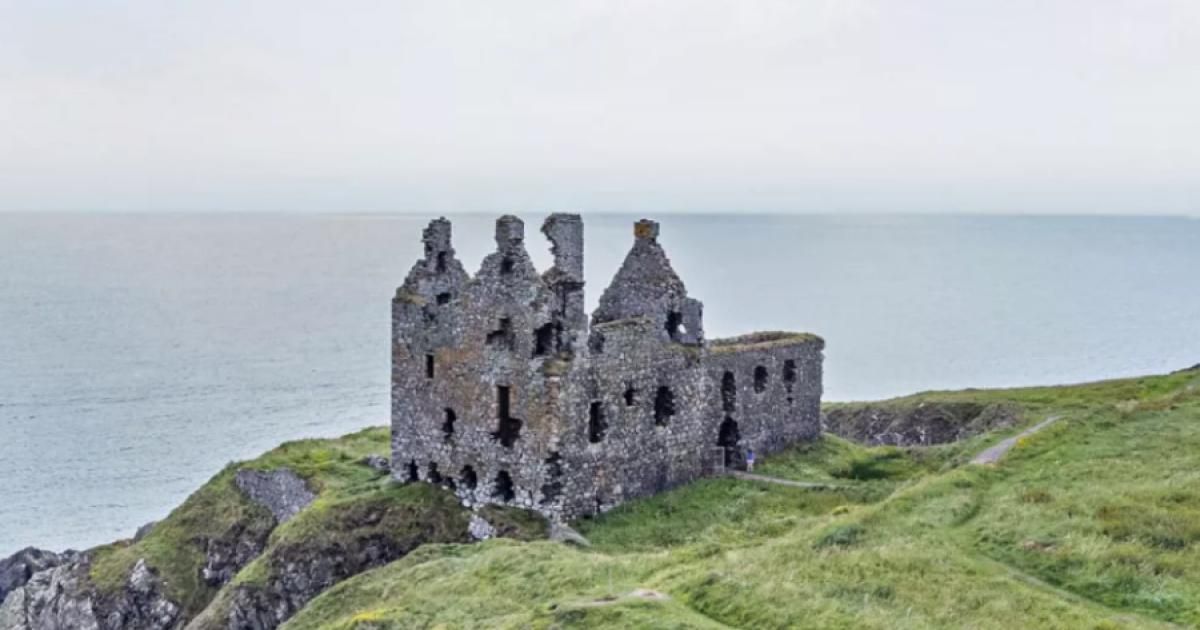 Historic 400-year-old Scottish castle near cliff edge…