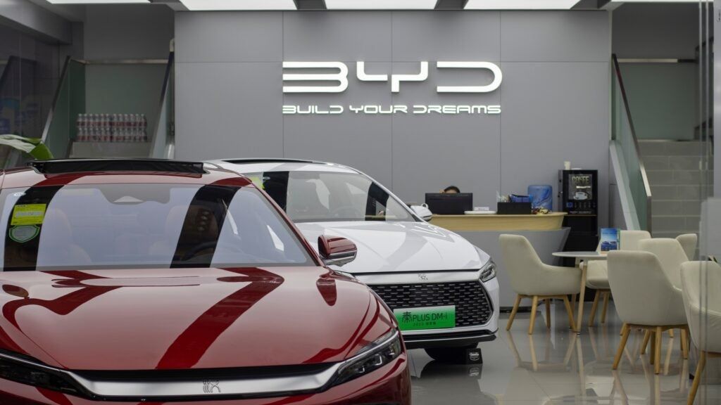 BYD Thanks Warren Buffett, Charlie Munger For…