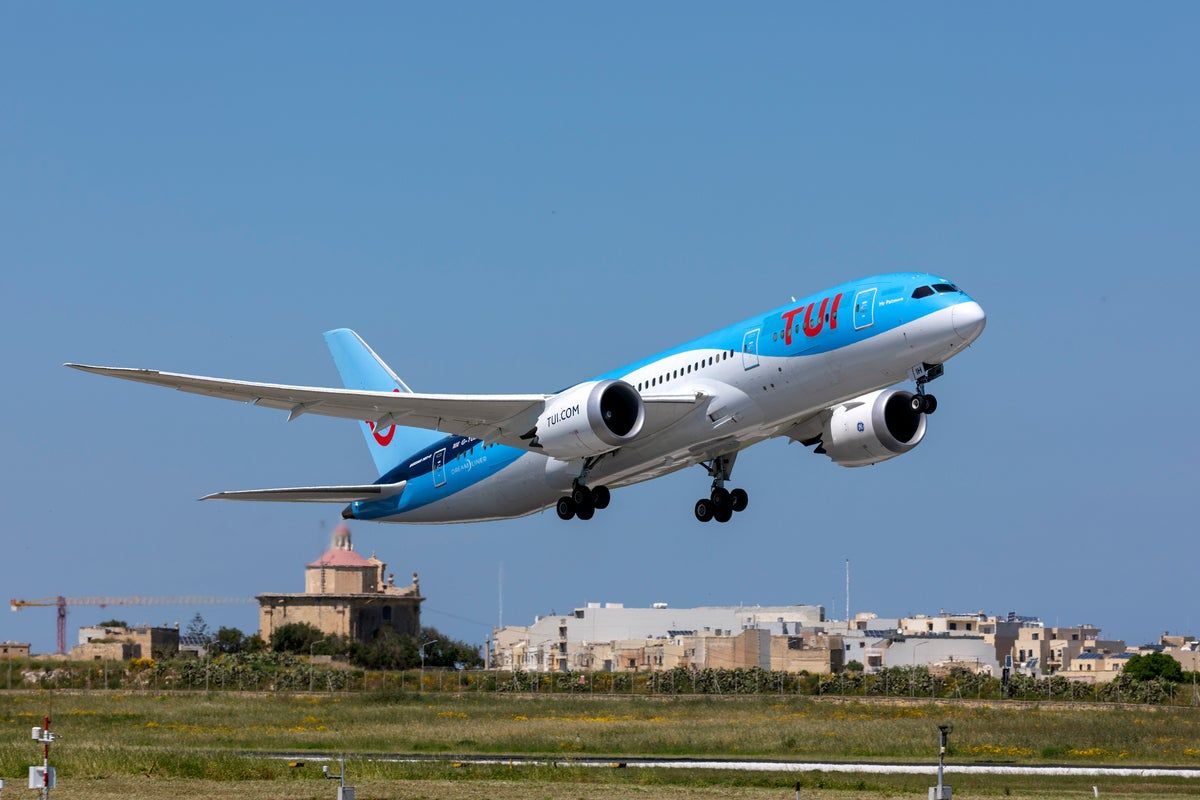Tui flight makes emergency landing at Birmingham…