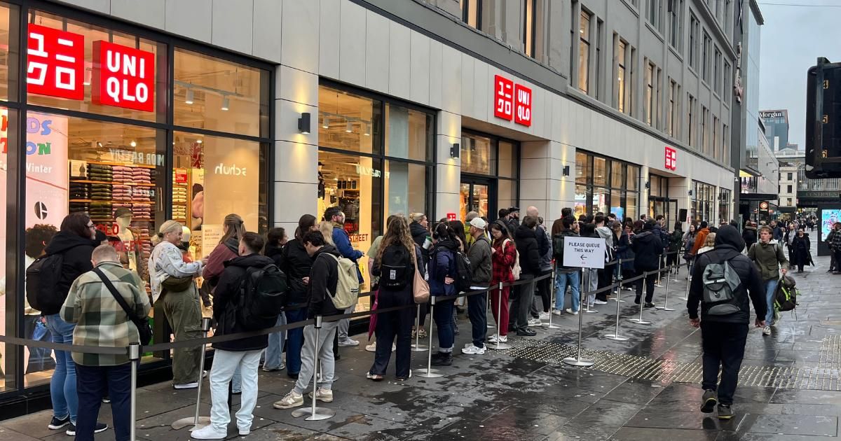 Watch as huge queue of customers await Glasgow's…