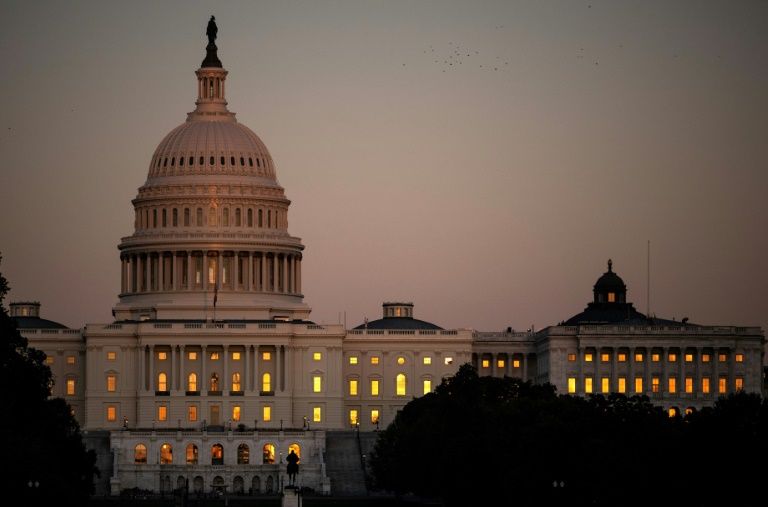 US Government Shutdown Seen Dragging Into Next Week