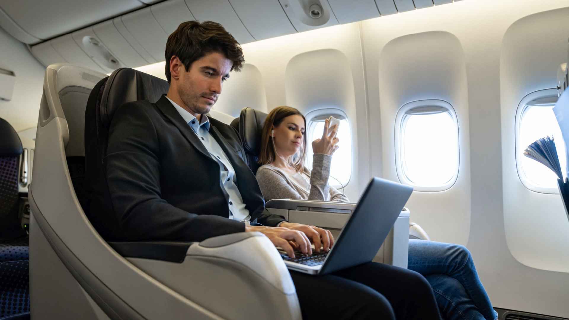 8 Top Tips To Fly Business Class for the Price of…