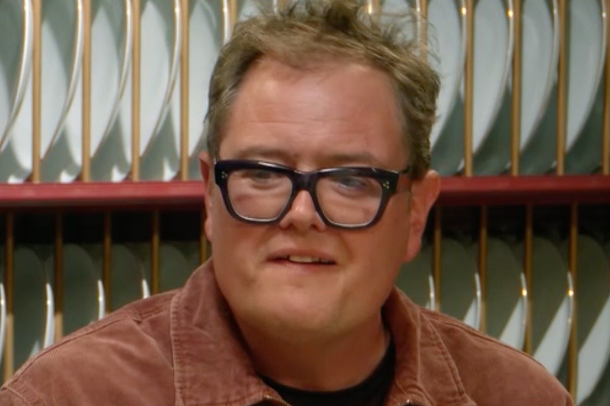 Celebrity Traitors viewers hail nervous Alan Carr as…