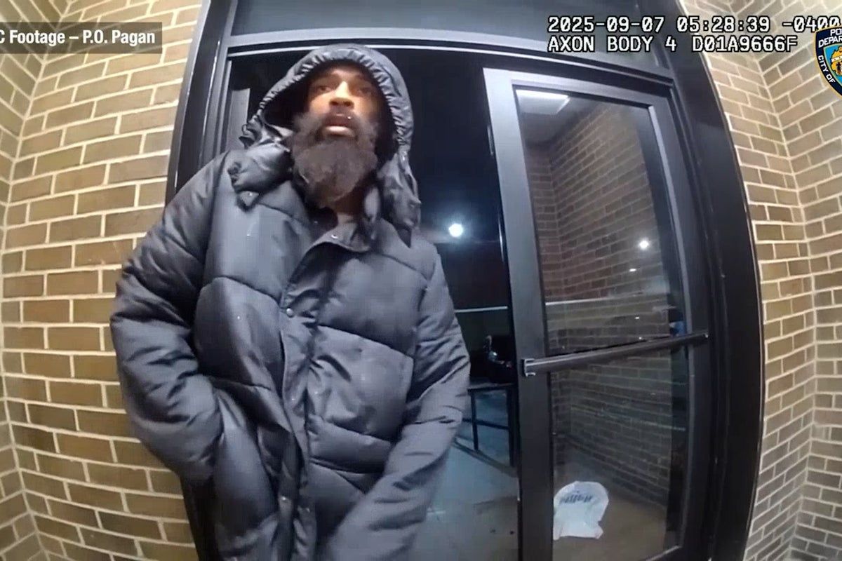 Moment man attacks police officer with 14-inch knife…