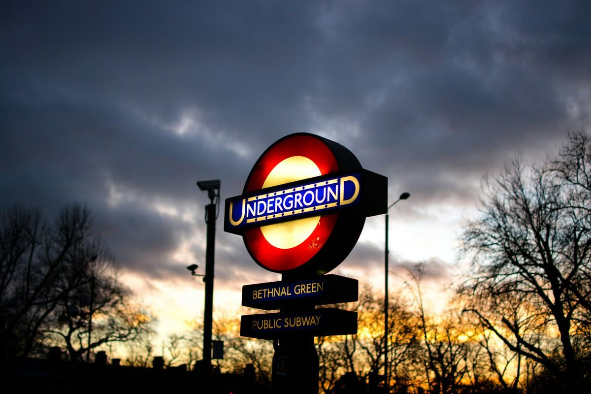 What date do clocks go back in 2025 and when does…