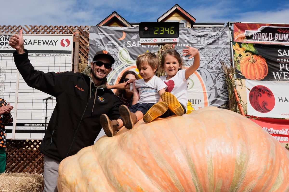 Dad takes home $20K for growing stunning pumpkin the…