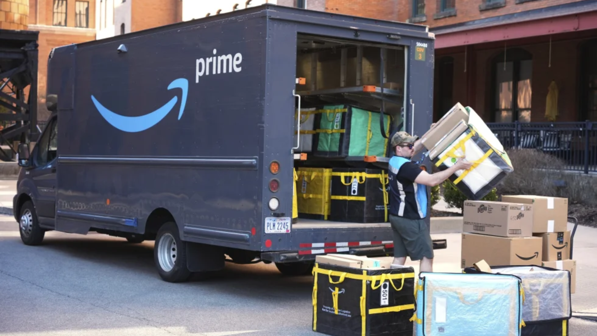 Amazon Layoffs 2025: How Many Are Affected — and Is AI…