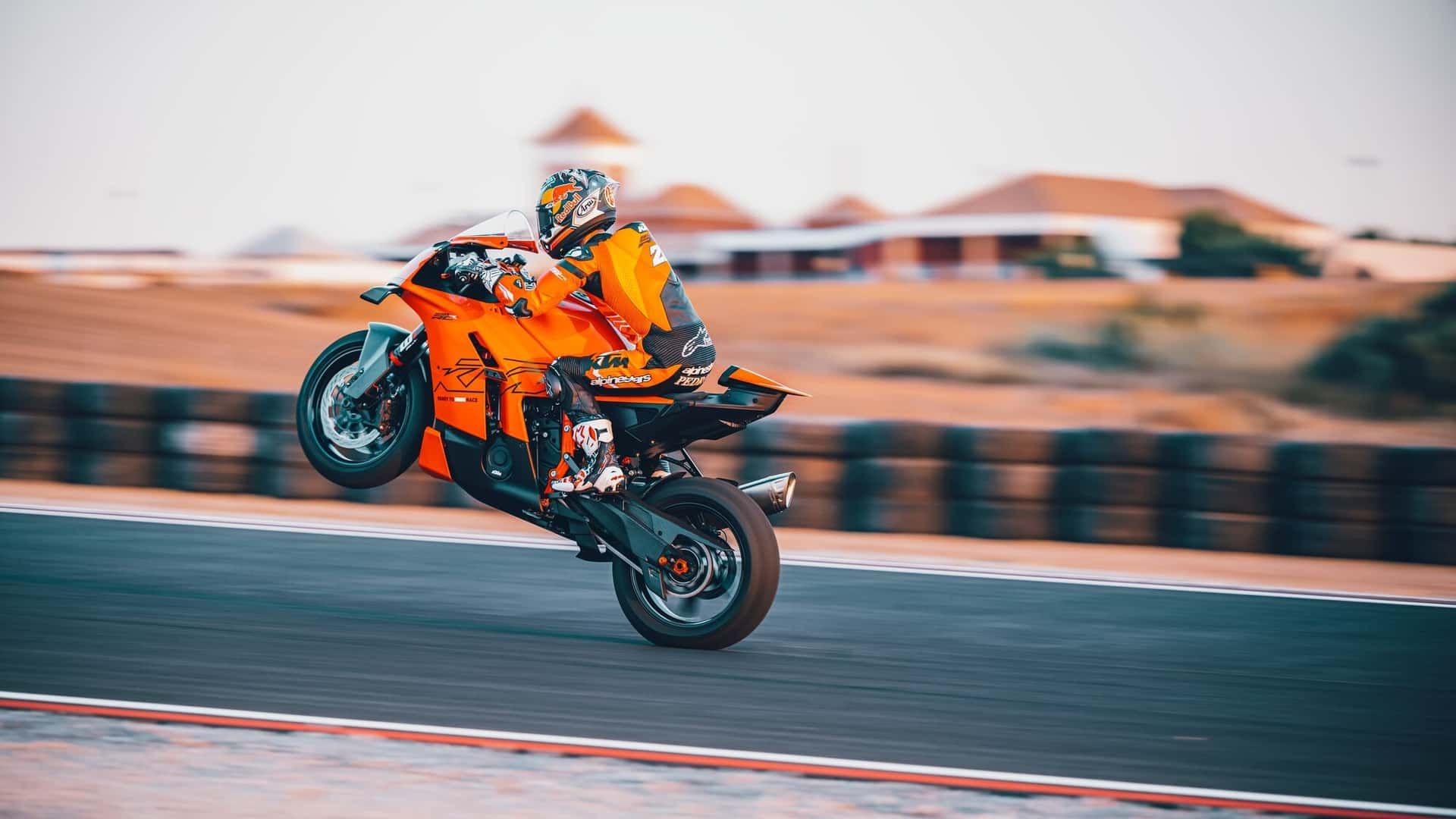 KTM's 990 RC R Superbike Is Almost Here, and Its Price…