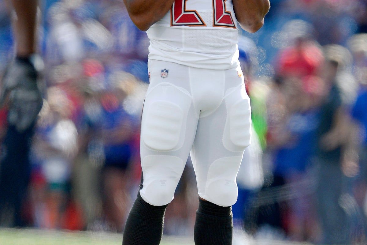 Former NFL player Doug Martin died after struggling…
