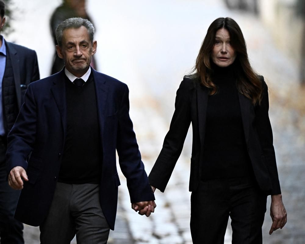 Defiant Sarkozy heads to jail to start sentence