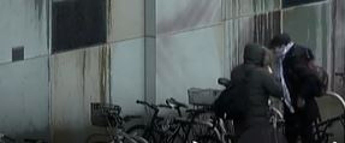 Watch: Thieves caught trying to steal bike outside…
