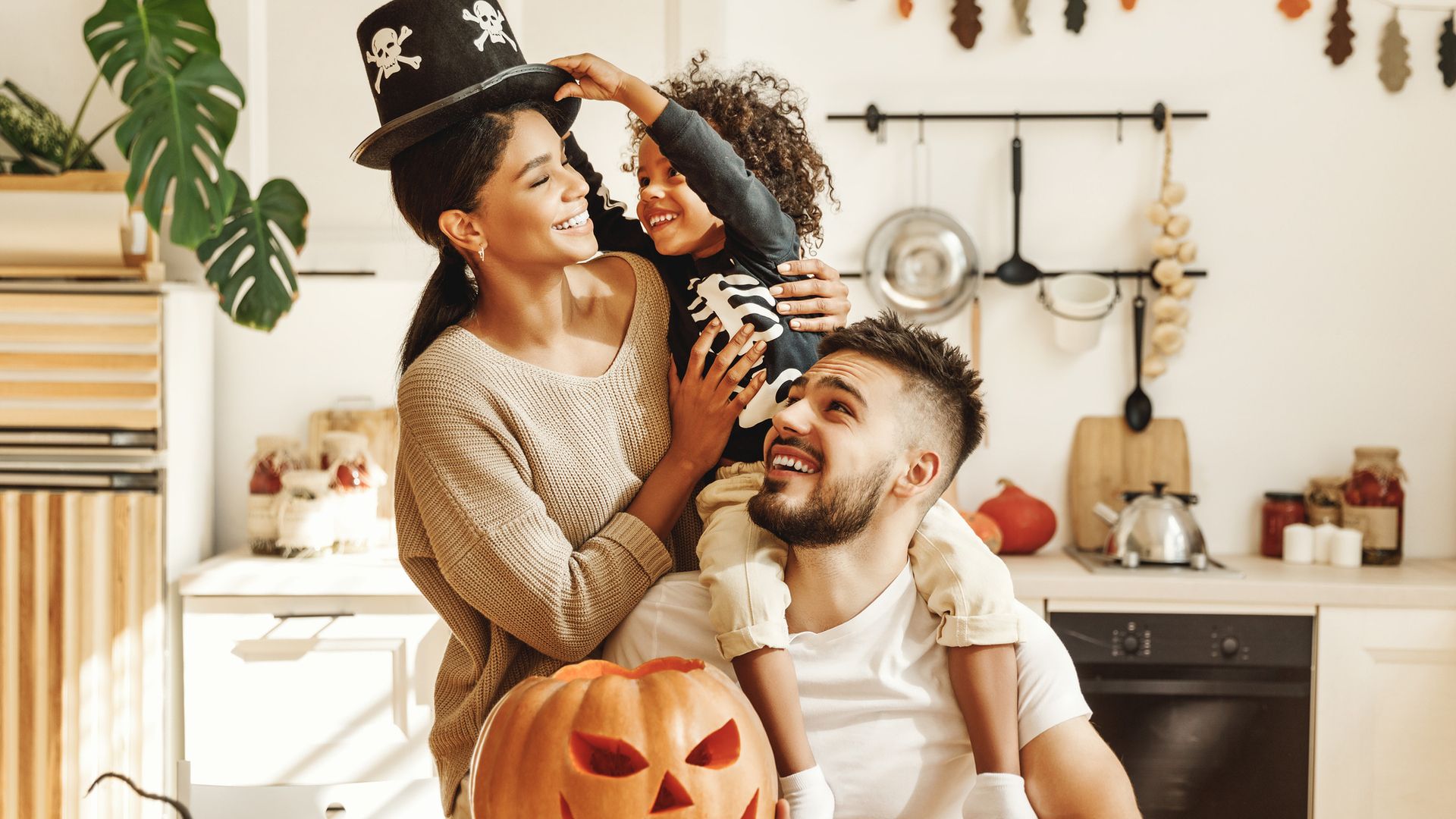 5 Cheap Versions of Popular Halloween Costumes You Can…