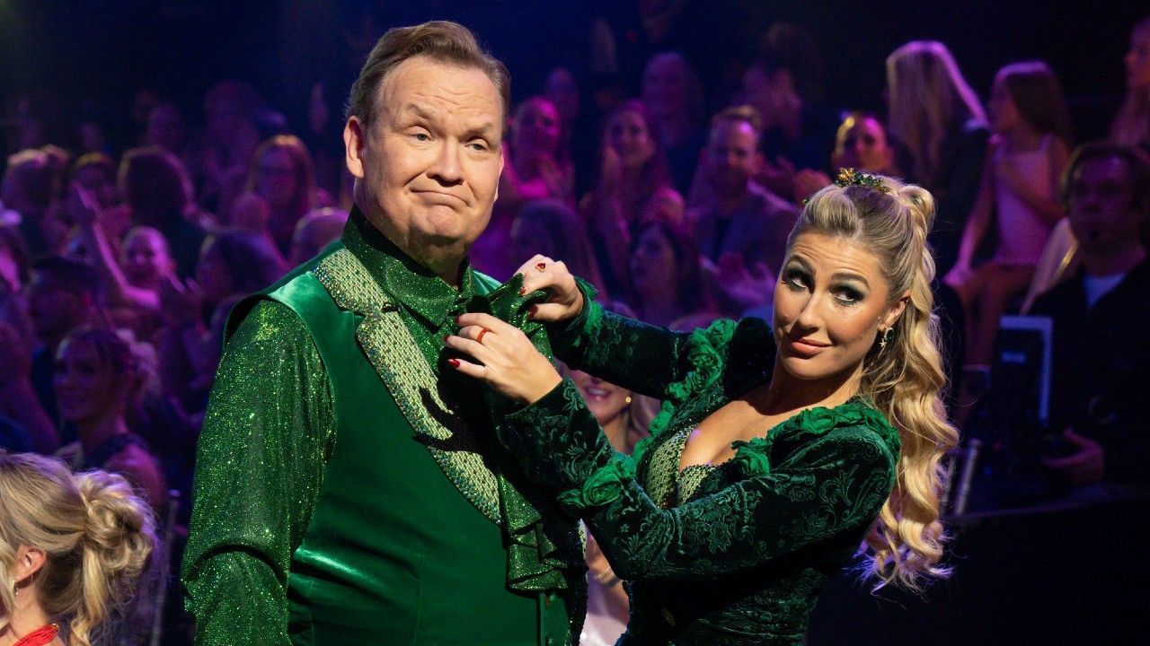 As Andy Richter Receives Birthday Love From DWTS, Emma…