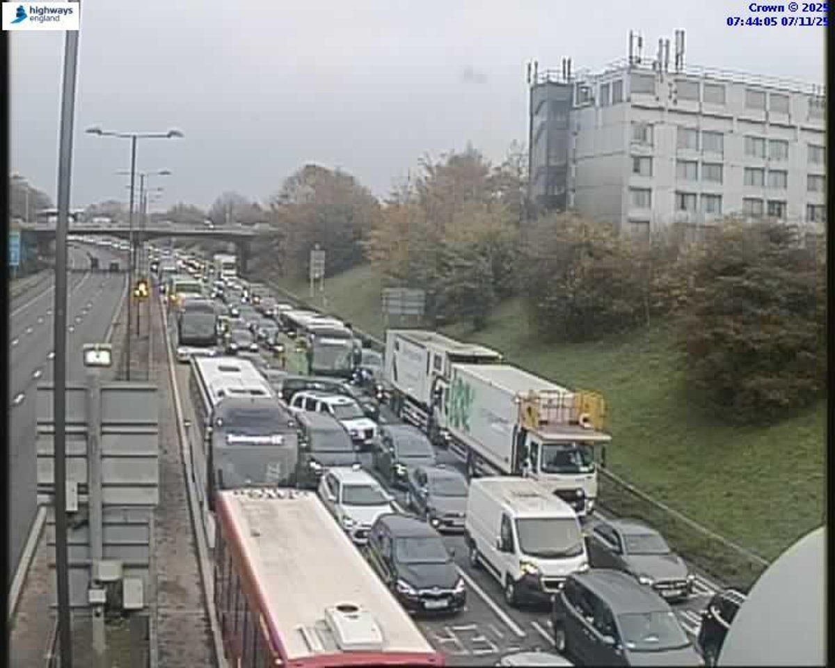 Travel LIVE: London traffic chaos as Heathrow tunnel…