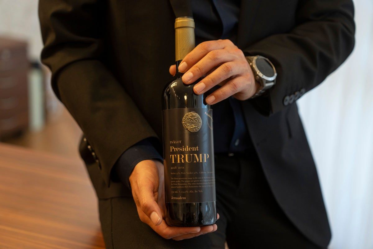 Military members offered Trump wine as First Family’s…