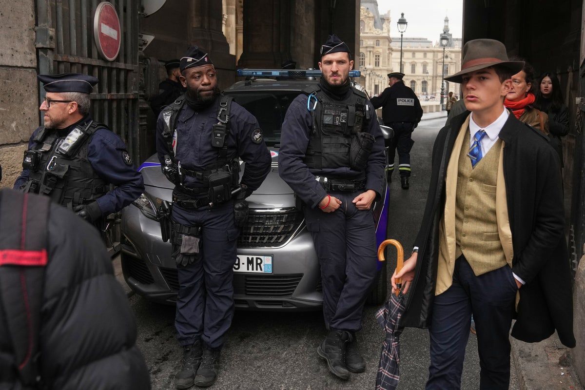 Teen behind the Louvre heist ‘Fedora Man’ photo…