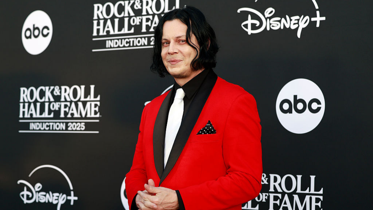 Jack White accepts White Stripes Rock And Roll Hall Of…