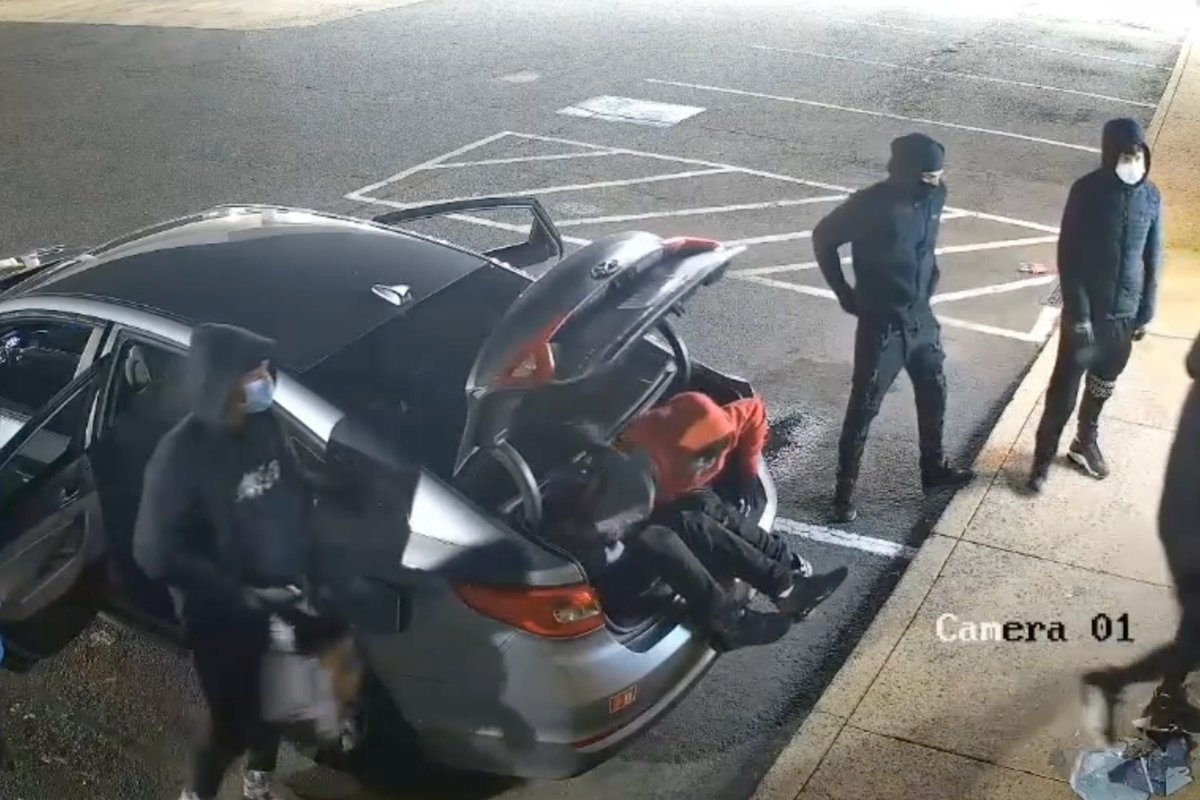 9 thieves embrace their inner clowns as surveillance…