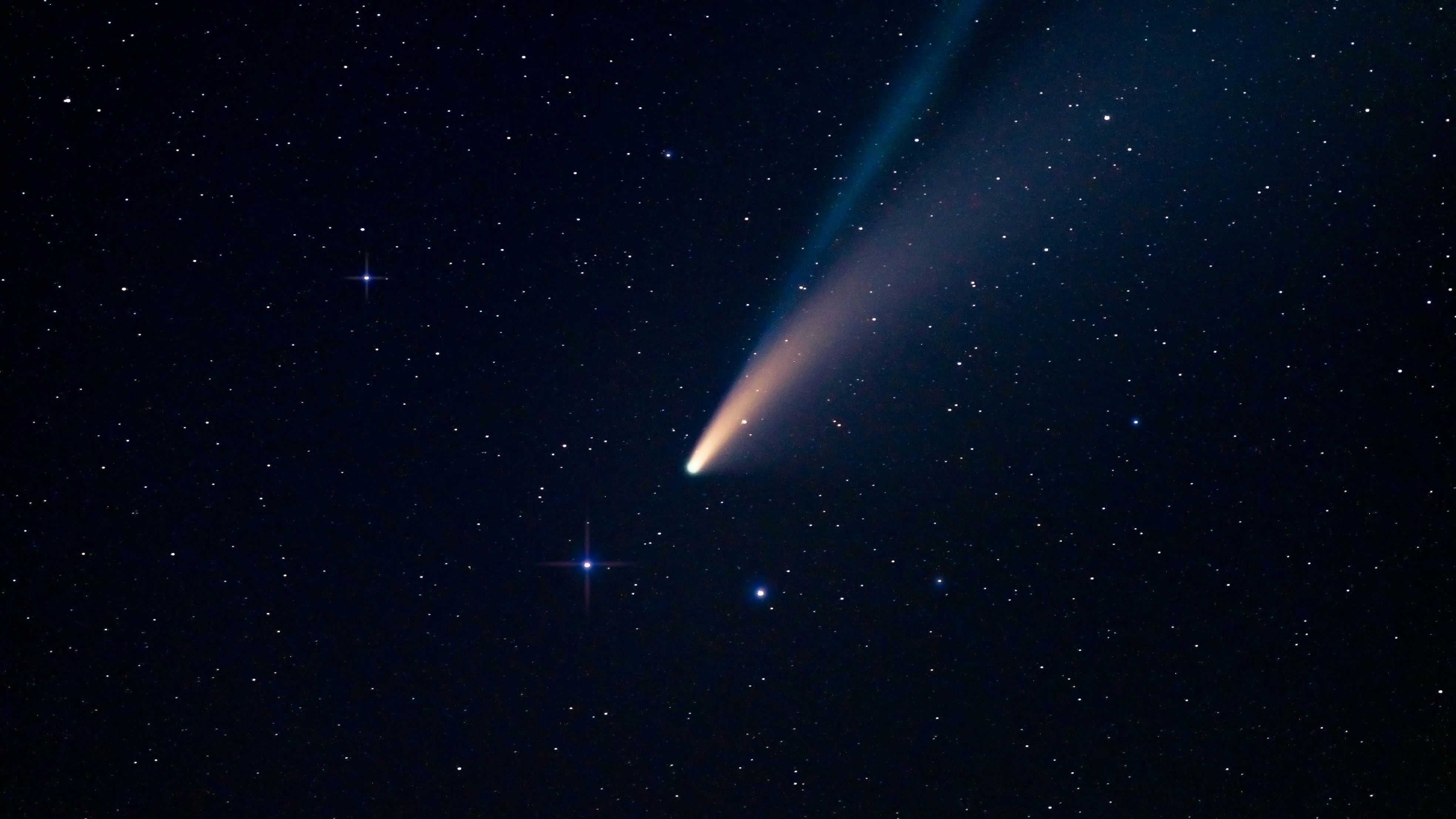 Avi Loeb Claims NASA 'Comet' Has 'No Tail' and Could…