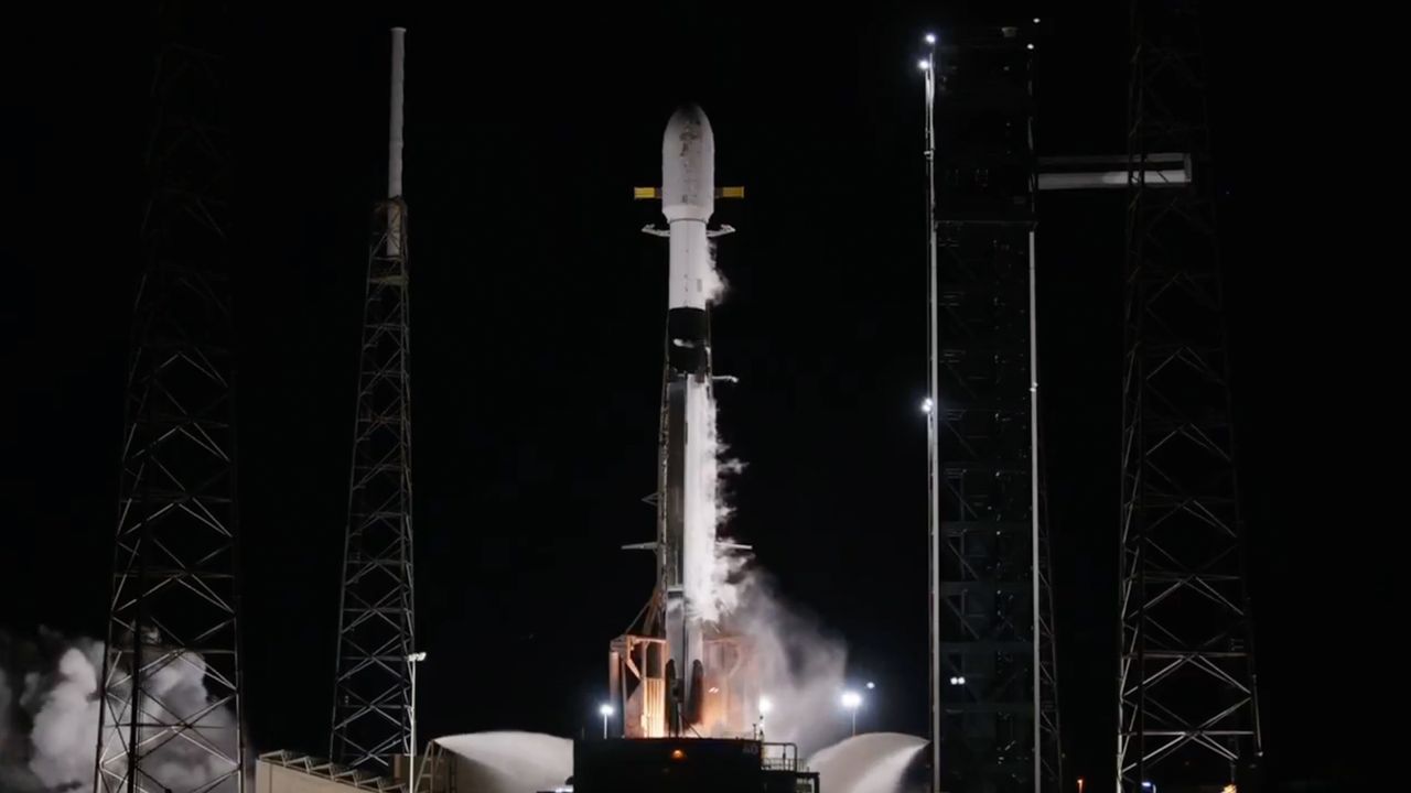 SpaceX Falcon 9 rocket streaks into Florida's night…