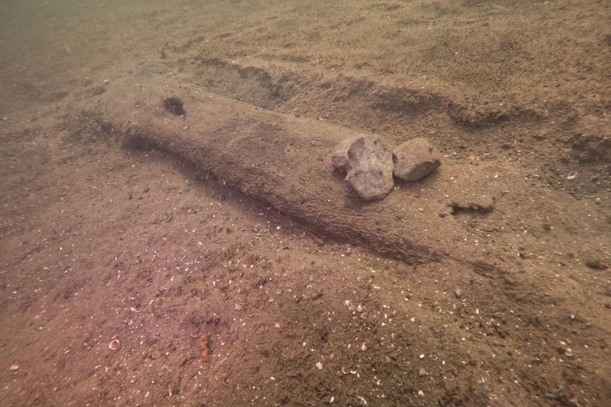 Archaeologists discover evidence of prehistoric lake…