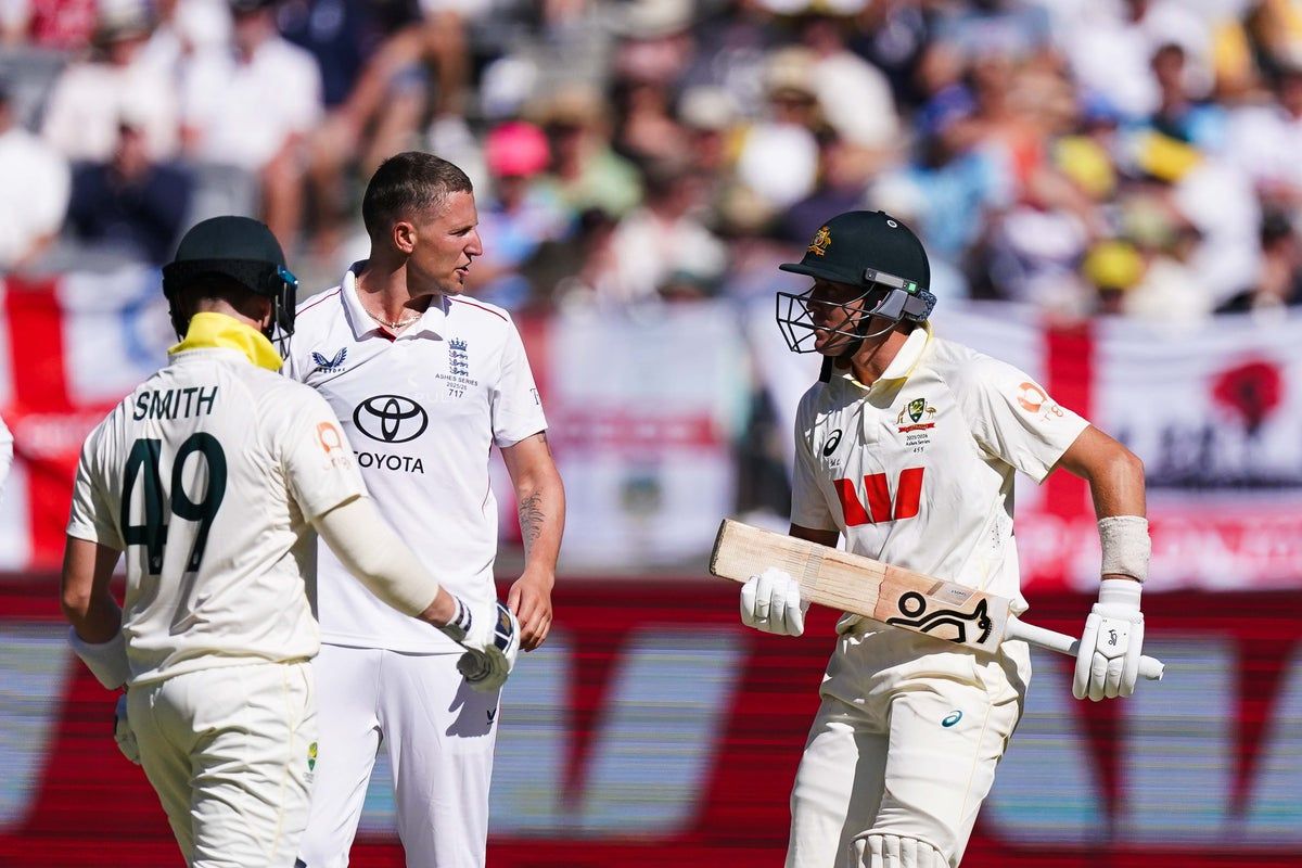 Marnus Labuschagne confronts Brydon Carse as tempers…