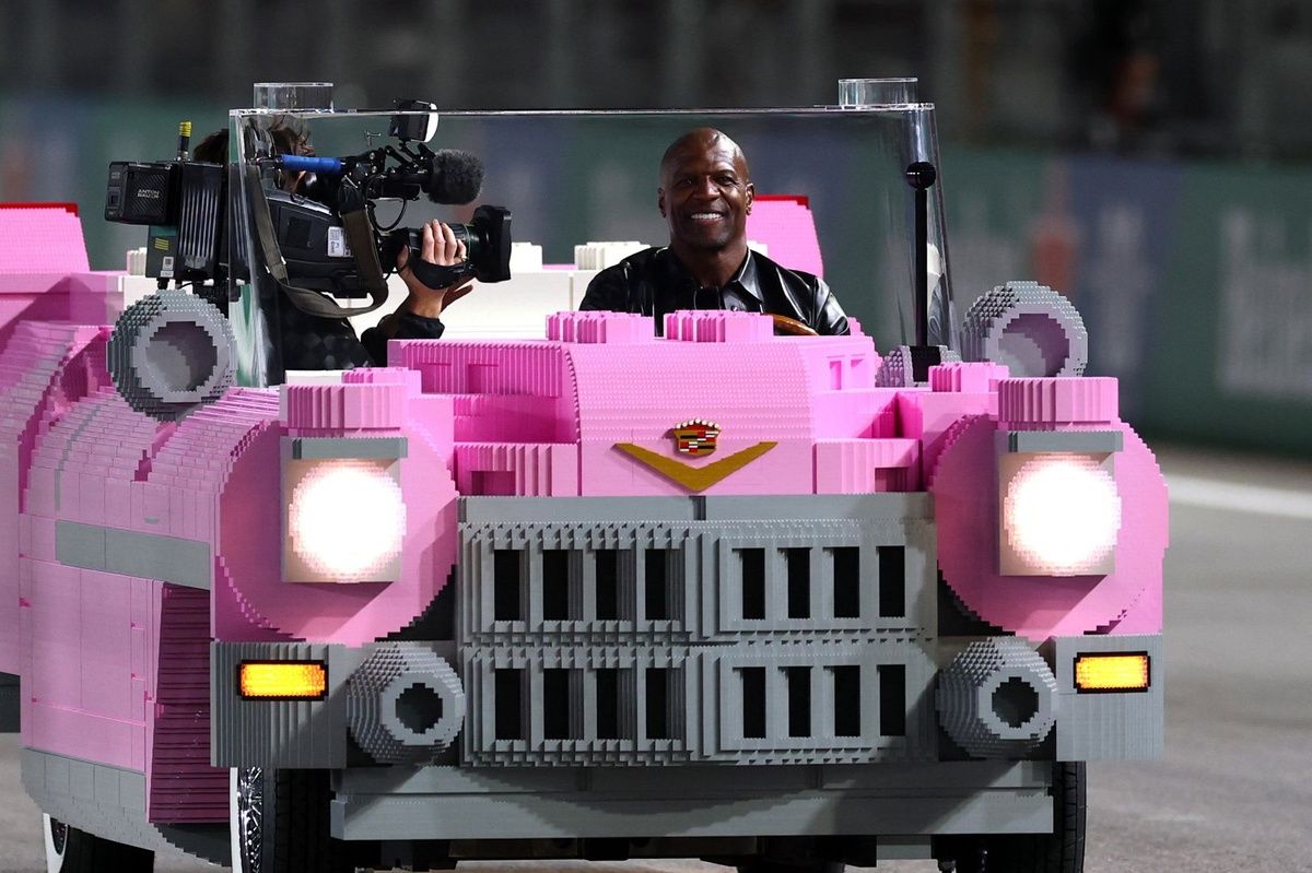 Terry Crews recreates "White Chicks" moment with Max…