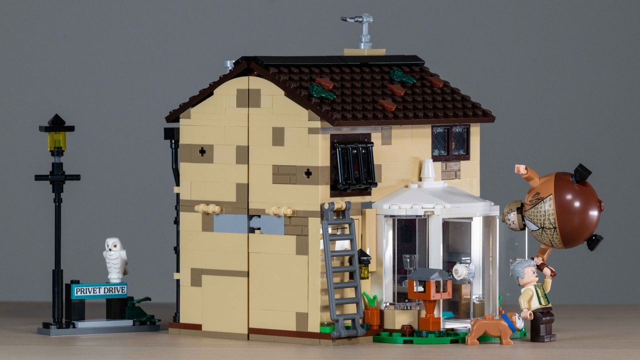 Lego’s latest Privet Drive set is so detailed and…