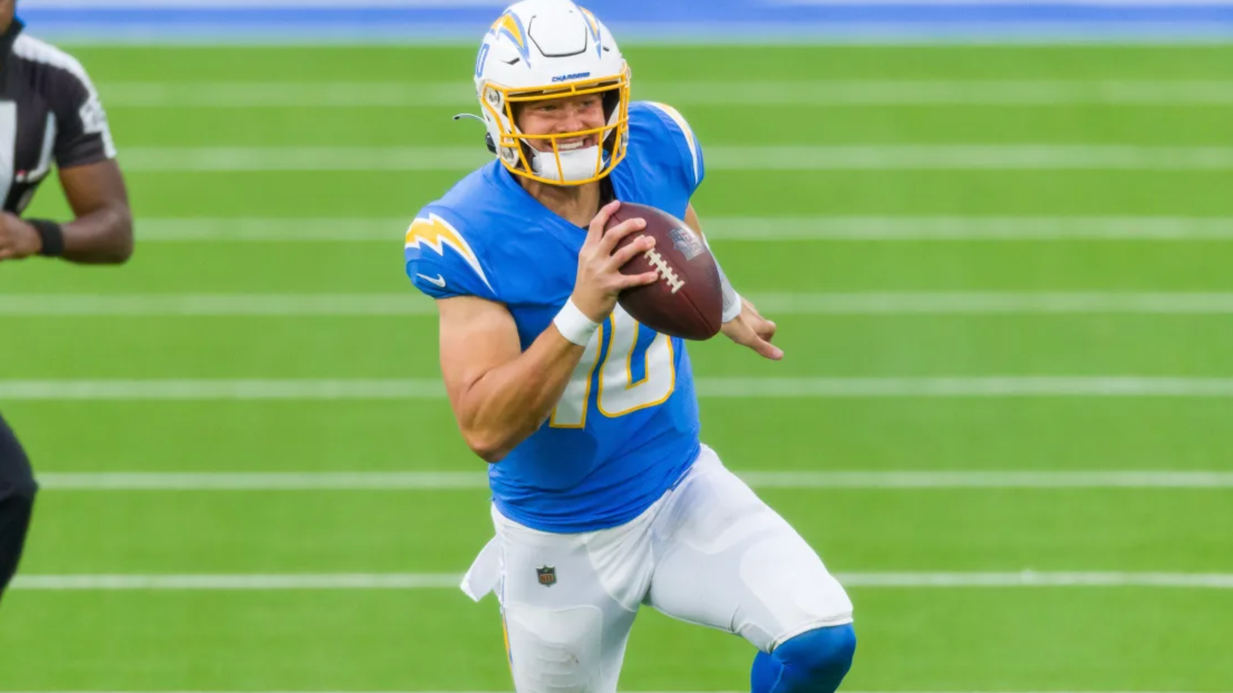 Justin Herbert Defies Hand Surgery to Lead Chargers…