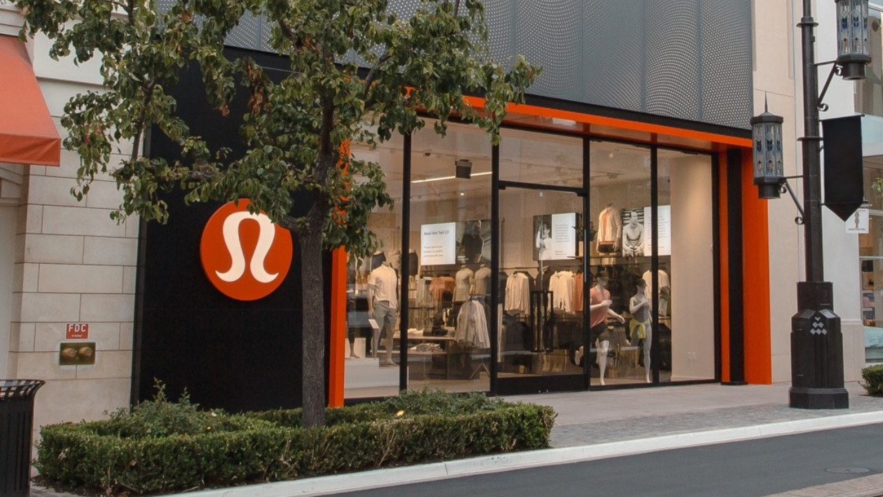 Lululemon Stock Surge: $1B Buyback and CEO Exit…