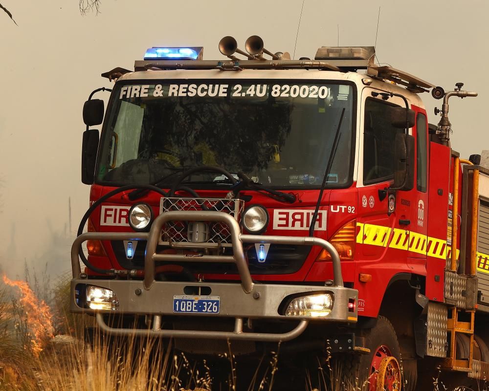 Farmer helping battle WA bushfire dies after tree…