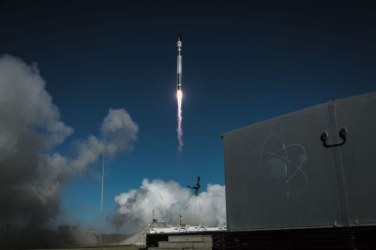 Watch Rocket Lab launch 4 experimental 'DiskSats' for…