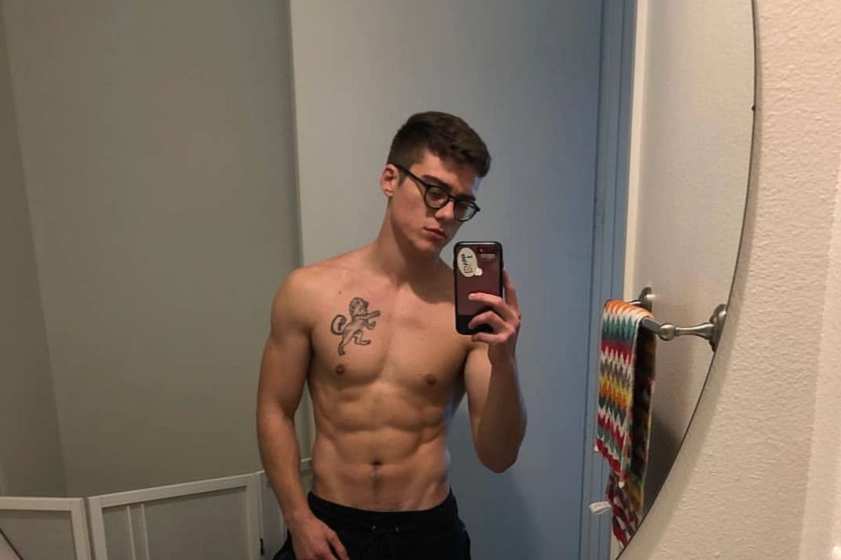 10 Photos Of Blake Mitchell: Remembering The OnlyFans…