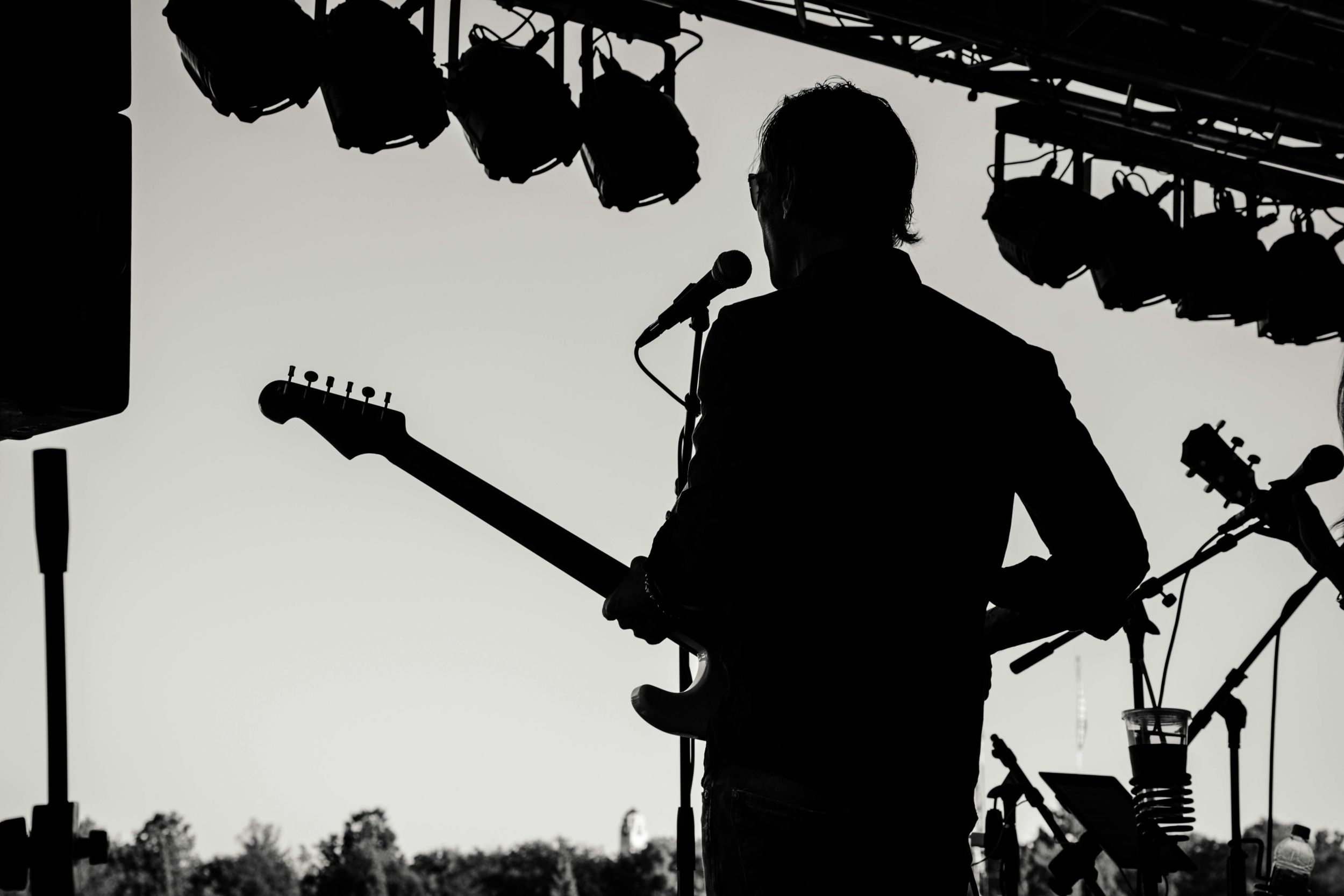 Shock Horror: Singer Electrocuted Live on Stage in…