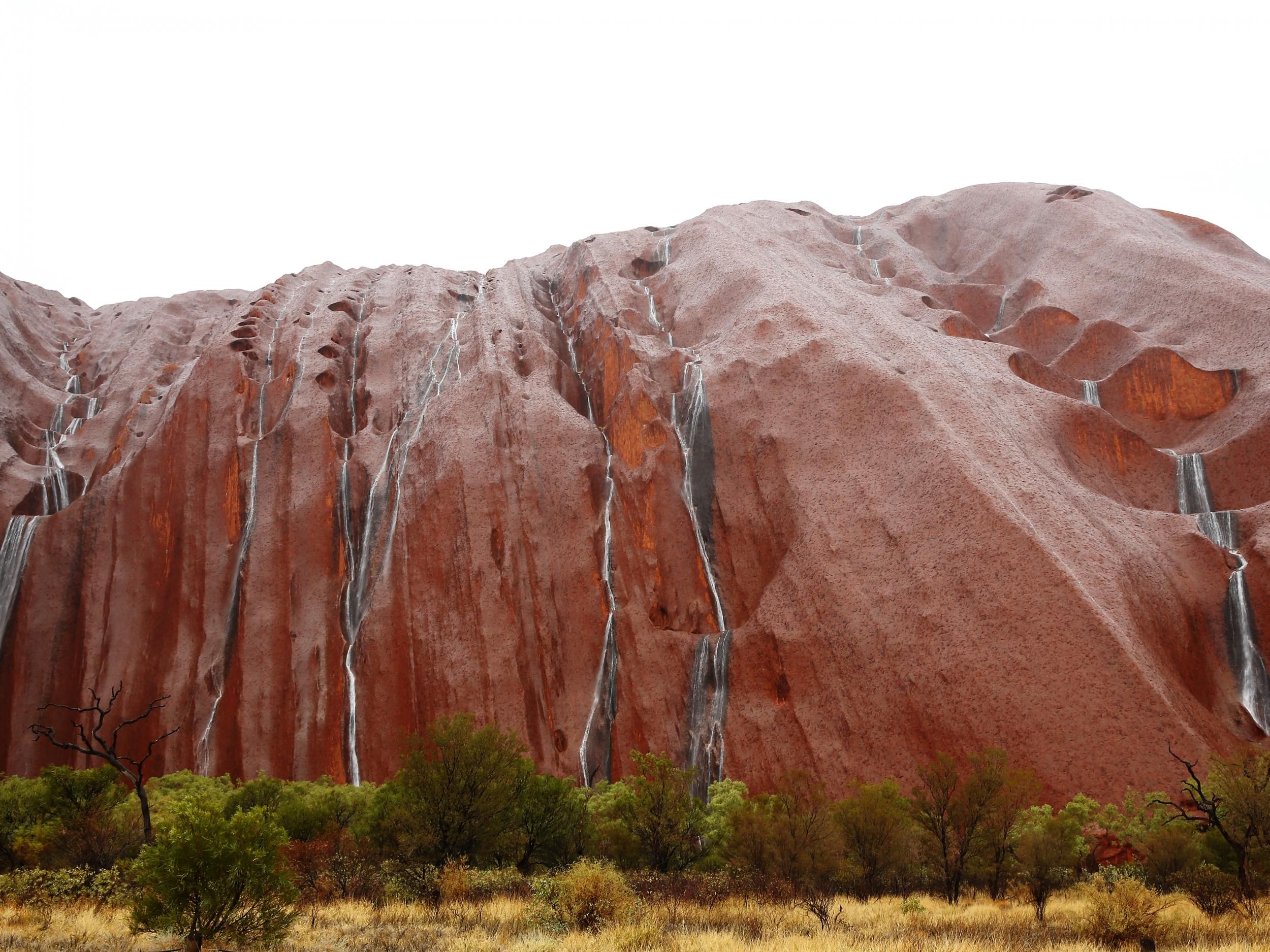Record-breaking Christmas storm in Australia's Uluru…