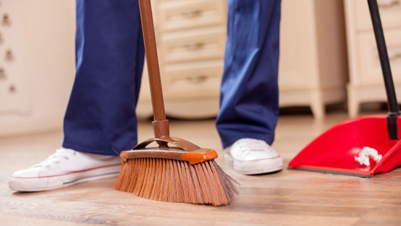 I tried this clever hack that makes sweeping up hair…